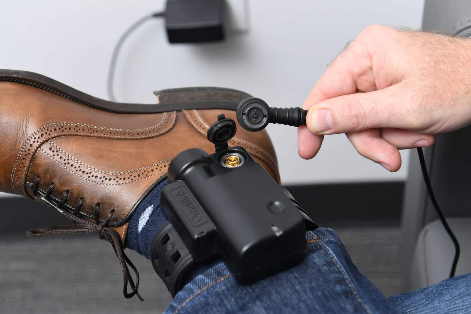 Robust GPS Location Monitoring With Omnilink OM500 | CourtFact